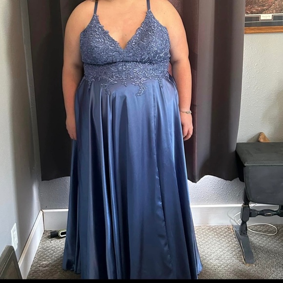 Dresses | Plus Size 24 Formal Prom Dress With Pockets | Poshmark